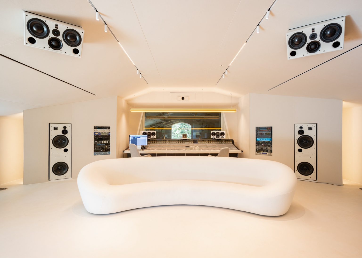 Miraval Studios - Panorama architecture